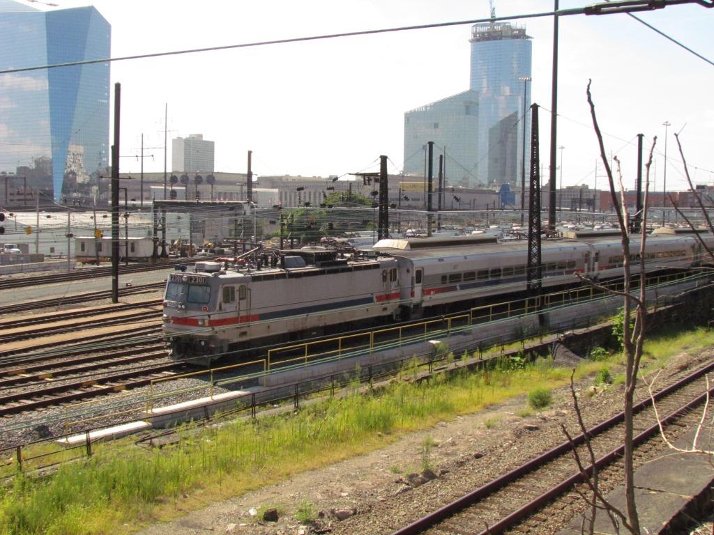 MARC, NJT, and AMTRAK running on SEPTA in Philly