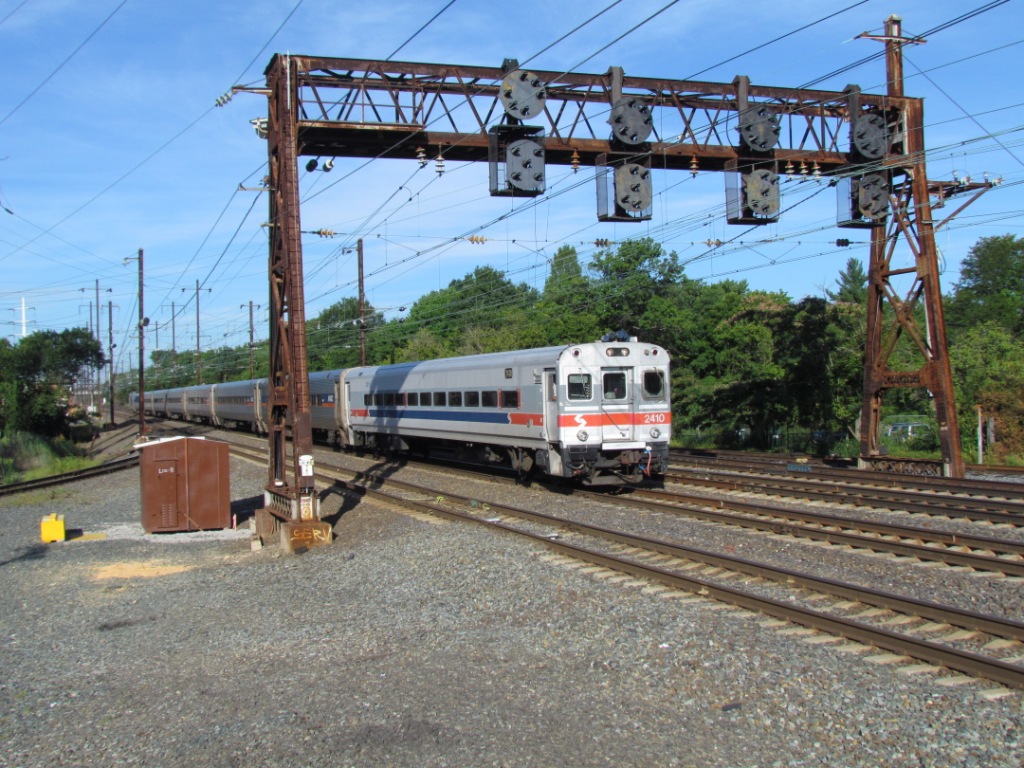 MARC, NJT, and AMTRAK running on SEPTA in Philly