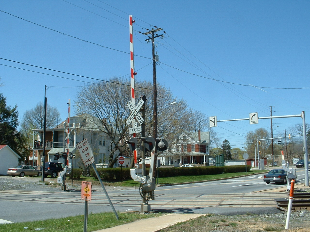 Pedestrian Crossing Gates - Railroad Signals of the US