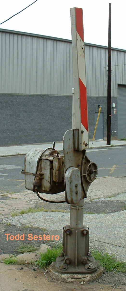 Pedestrian Crossing Gates - Railroad Signals of the US